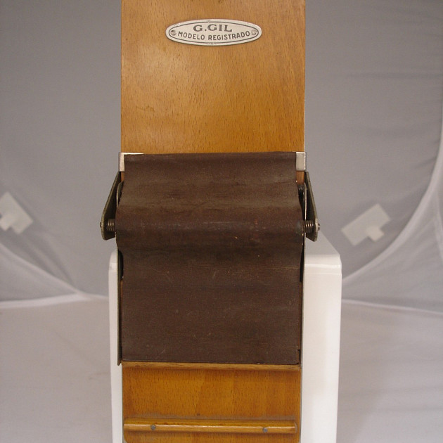 Cigarette Rolling Machine Gil Wood Metal | El Coleccionista Ecléctico