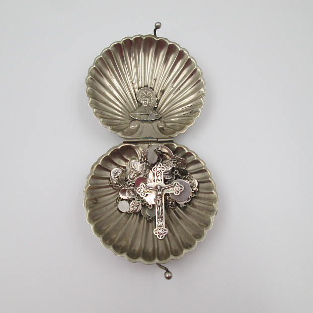 Pilgrims Shell Travel Metal Box With Sterling Silver Rosary | El ...