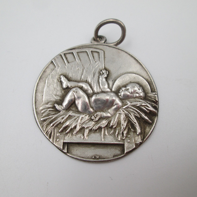 Religious Crib Medal Baby Jesus Lying On Straw Silver | El ...